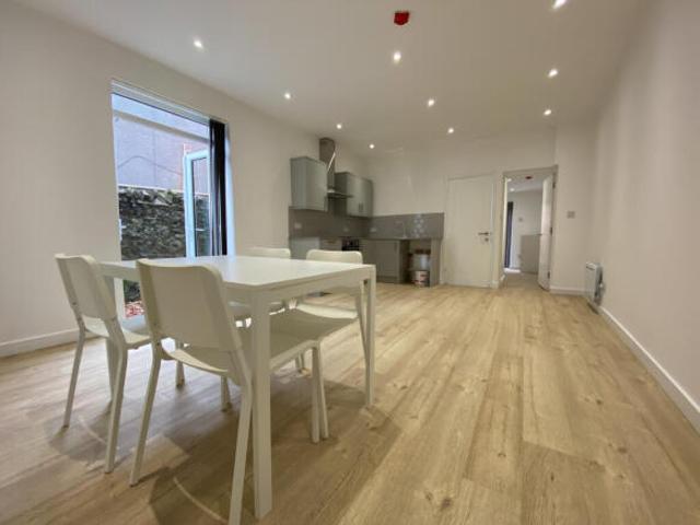 2 bedroom flat for rent in Penylan Road, Penylan, CF23
