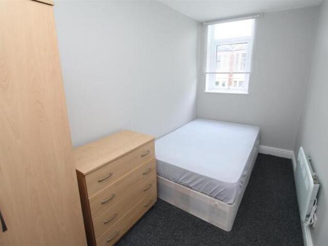 2 bedroom flat for rent in Pen Y Lan Road, Cardiff, CF24 3PG, CF24