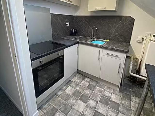 2 bedroom flat for rent in Penarth Road, Cardiff, CF11