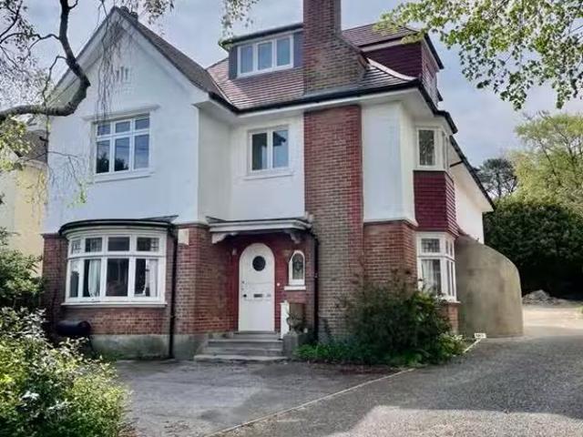2 bedroom flat for rent in Penn Hill Avenue, BH14