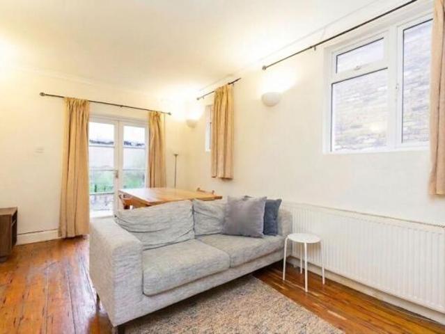 2 bedroom flat for rent in Pennard Road, London, W12