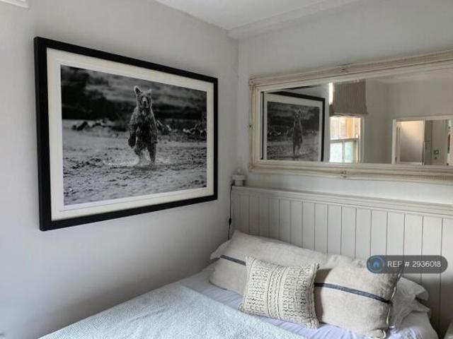 2 bedroom flat for rent in Pennard Road, Shepherds Bush, W12