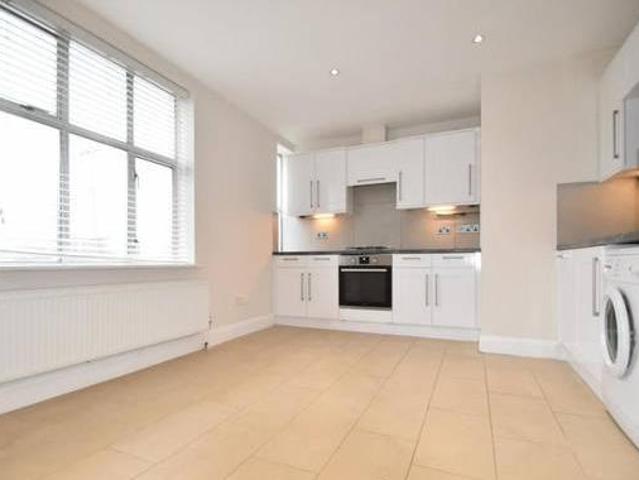 2 bedroom flat for rent in Peascod Street Windsor SL4
