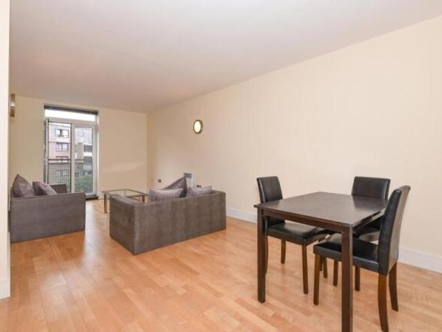 2 bedroom flat for rent in Peckham Grove, London, SE15