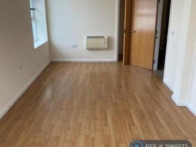 2 bedroom flat for rent in Peel Mills, Morley, Leeds, LS27