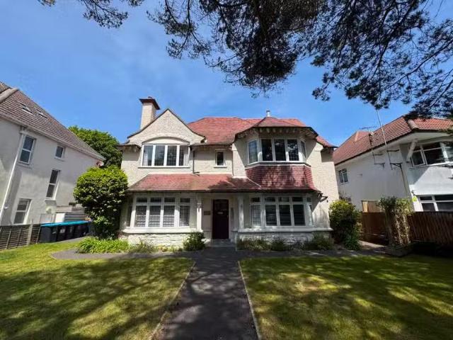 2 bedroom flat for rent in Percy Road, Bournemouth, BH5