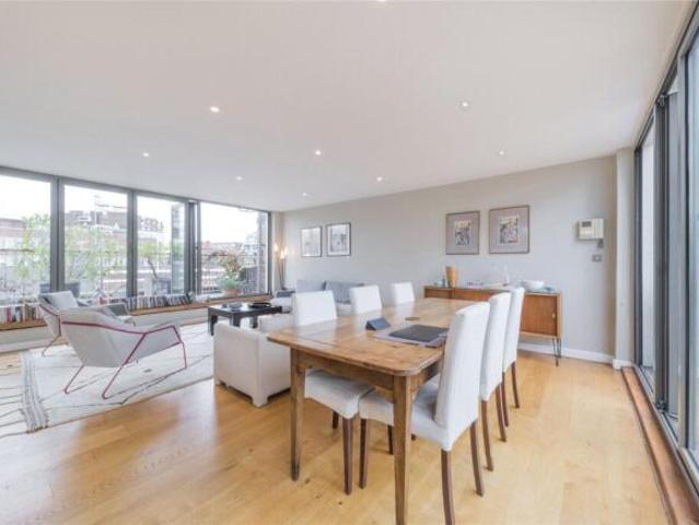 2 bedroom flat for rent in Percy Street, Fitzrovia, London, W1T