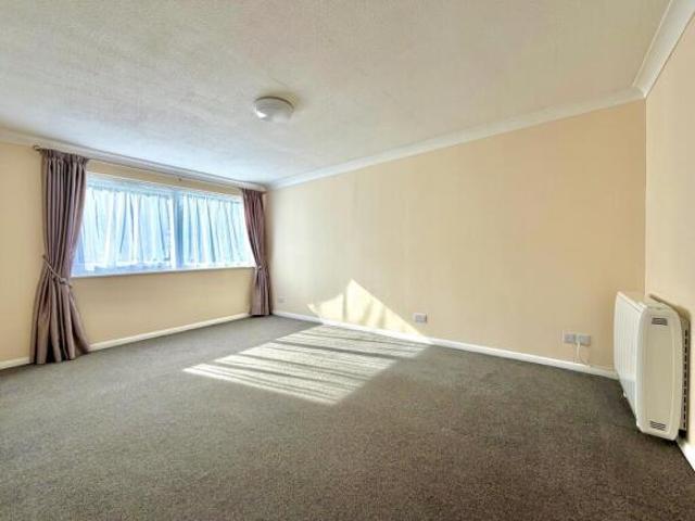 2 bedroom flat for rent in Peregrine Close, Garston, WD25