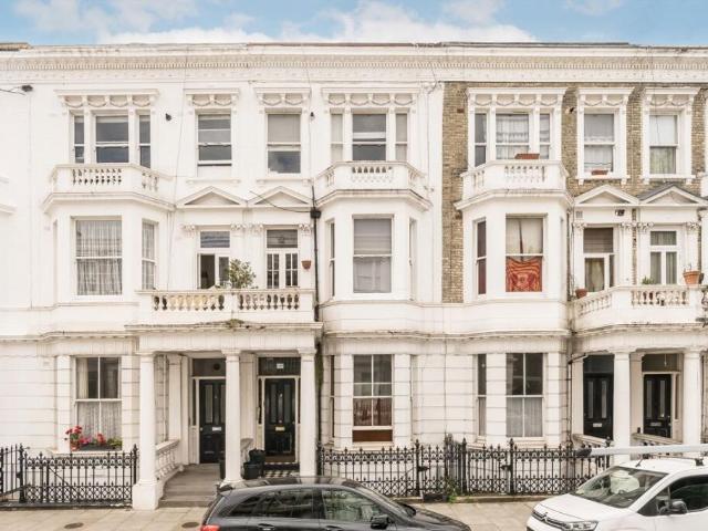 2 bedroom flat for rent in Perham Road, West Kensington, W14