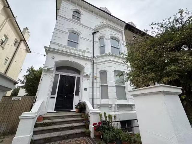 2 bedroom flat for rent in person Road, Brighton, BN1