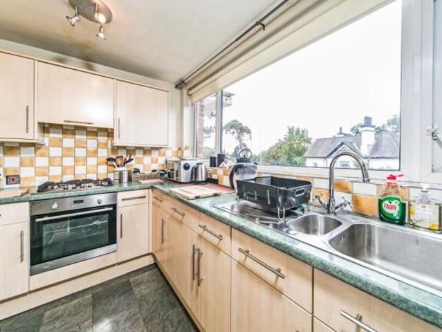 2 bedroom flat for rent in Petworth Court, Bath Road, Reading, RG1