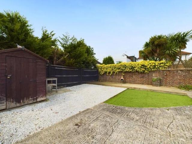 2 bedroom flat for rent in Pevensey Road, Worthing, BN11 5NS, BN11