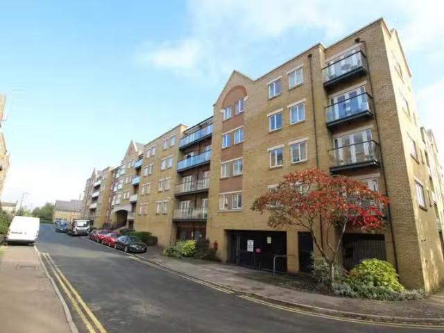 2 bedroom flat for rent in Phoenix Court, Black Eagle Drive, N.
