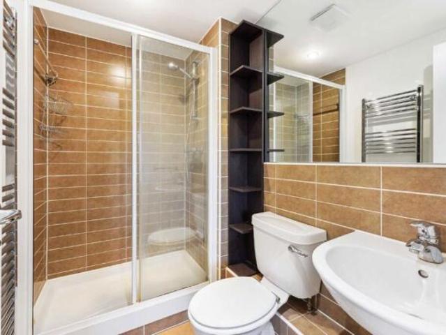 2 bedroom flat for rent in Phoenix Way, Battersea, SW18