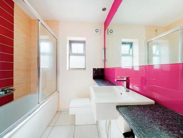 2 bedroom flat for rent in Philpot Street, London, E1