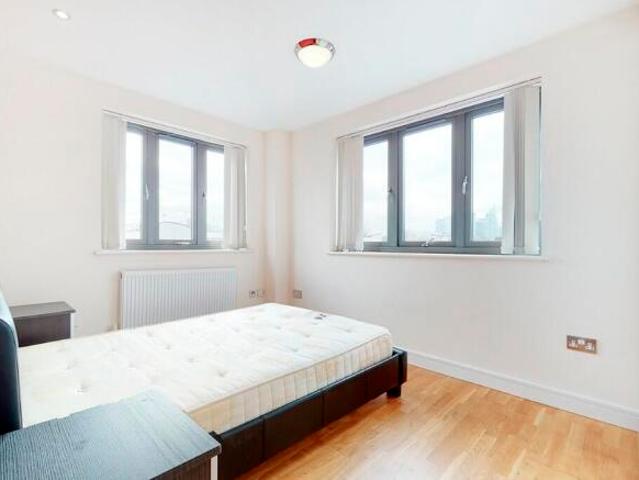 2 bedroom flat for rent in Philpot Street, London, E1