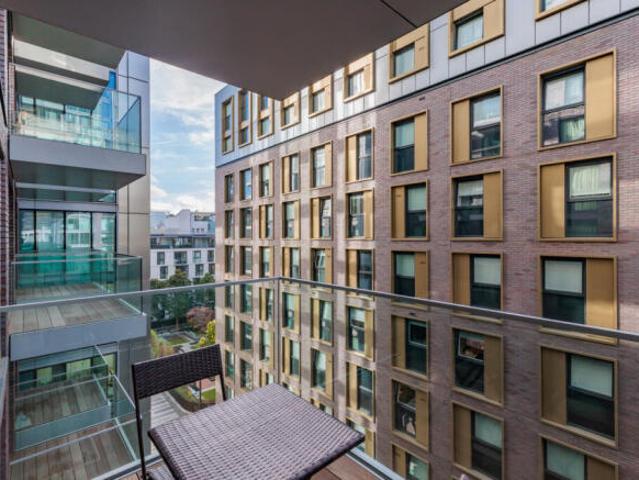 2 bedroom flat for rent in Piazza Walk, Aldgate, E1