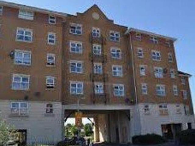 2 bedroom flat for rent in Pickford Gardens, SL1