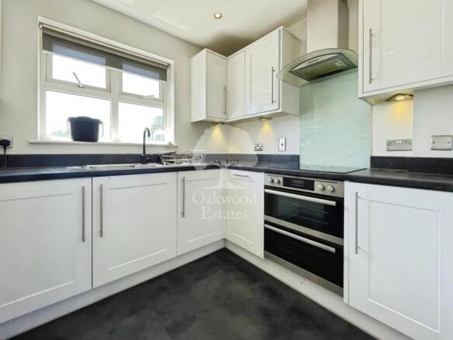 2 bedroom flat for rent in Pickford Gardens, Slough, SL1