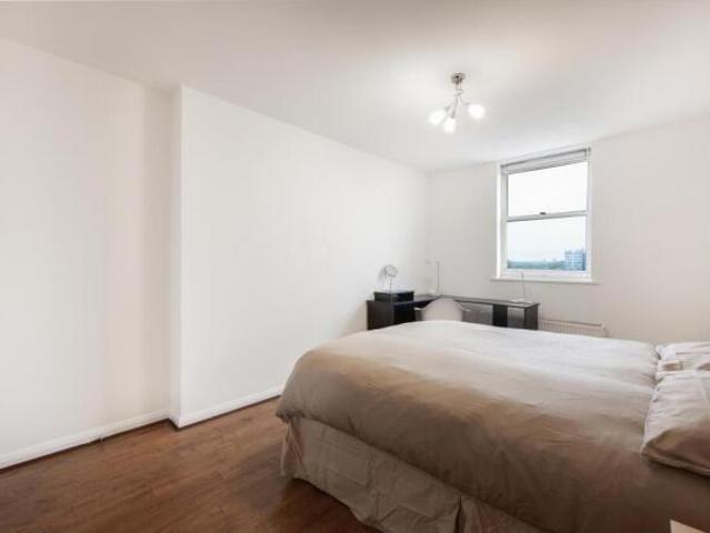 2 bedroom flat for rent in Pier House, Cheyne Walk, Chelsea, London SW3