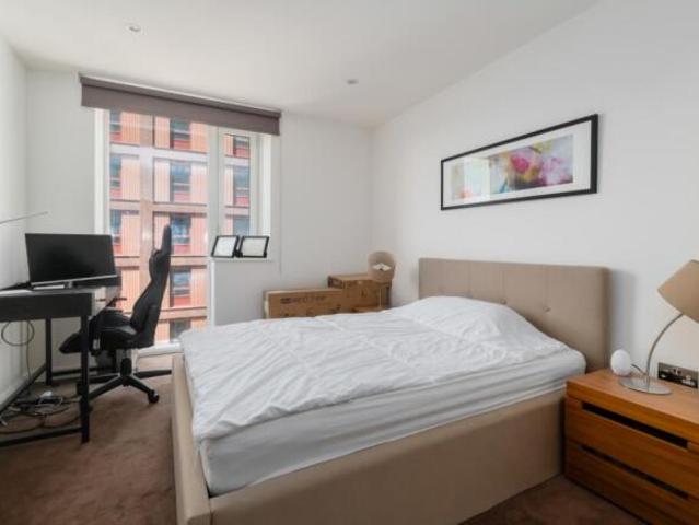 2 bedroom flat for rent in Pilot Walk, London, SE10
