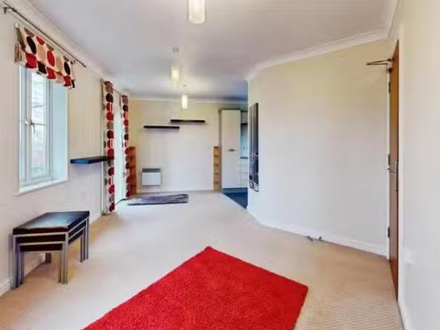 2 bedroom flat for rent in Pipkin Close, Pontprennau, Cardiff.