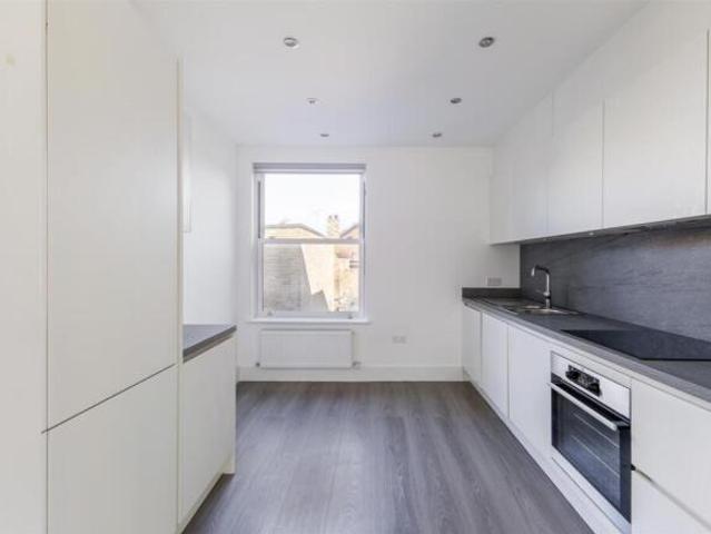 2 bedroom flat for rent in Pitshanger Lane, London, W5