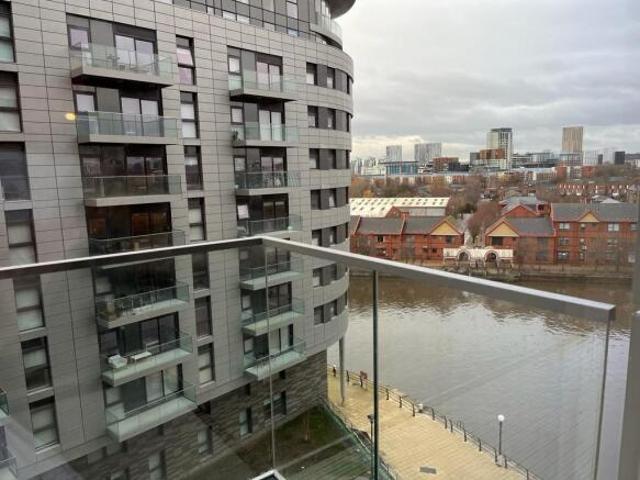 2 bedroom flat for rent in Pomona Strand, Old Trafford, M16