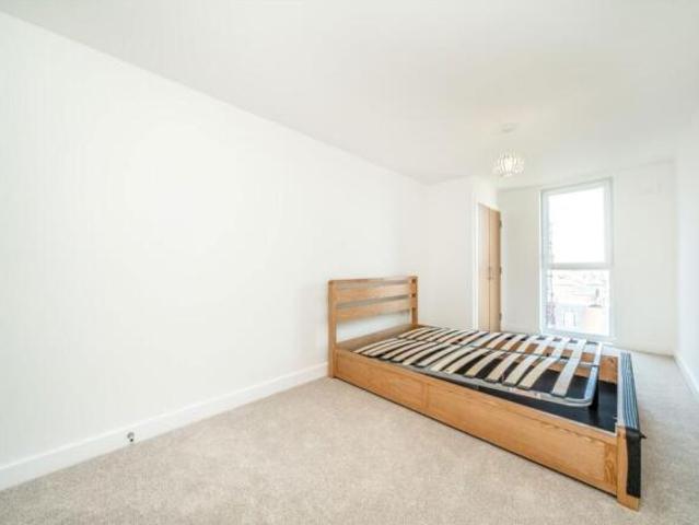 2 bedroom flat for rent in Pontes Avenue, Hounslow, TW3