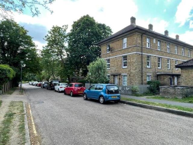 2 bedroom flat for rent in Pond Road, SE3