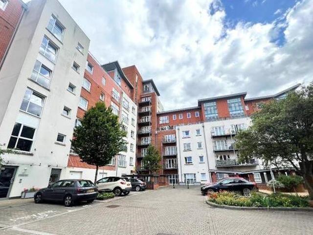 2 Bedroom Flat For Rent In Poole