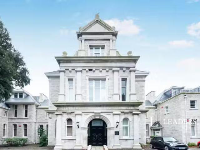2 bedroom flat for rent in Poole Road, Bournemouth, BH4