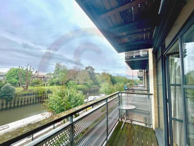 2 bedroom flat for rent in Point Wharf Lane, Brentford, TW8