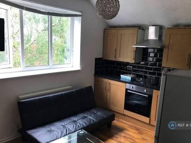 2 bedroom flat for rent in Polygon Road Manchester M8