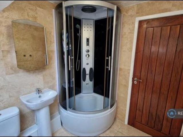 2 bedroom flat for rent in Polygon Road, Manchester, M8