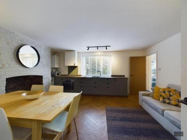 2 bedroom flat for rent in Polsloe Road, Exeter, EX1