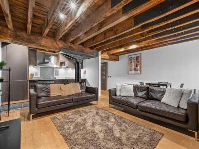 2 bedroom flat for rent in Port East Apartments, 18 Hertsmere Road, Nr Canary Wharf, London E14