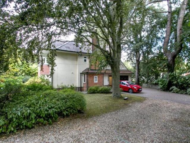 2 bedroom flat for rent in Portarlington Road, Westbourne, BH4