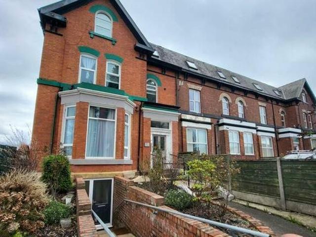 2 bedroom flat for rent in Portland Crescent Manchester M13