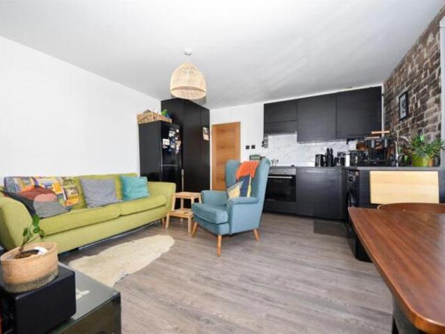 2 bedroom flat for rent in Portland Place East, Leamington Spa, CV32