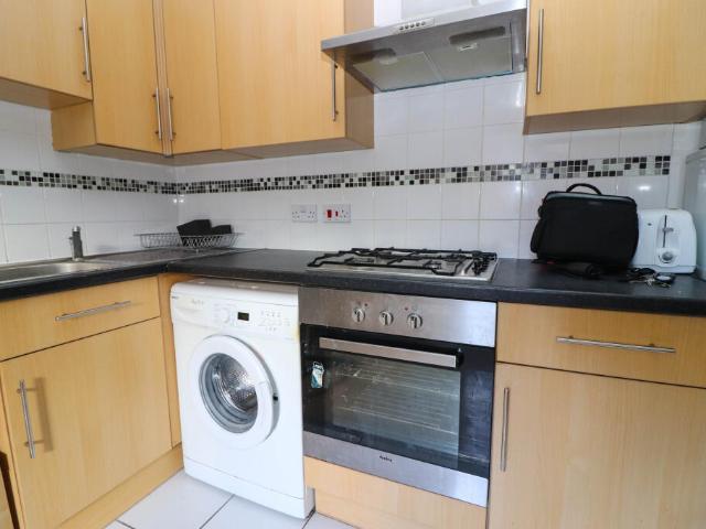 2 bedroom flat for rent in Portswood Road, Southampton, SO17