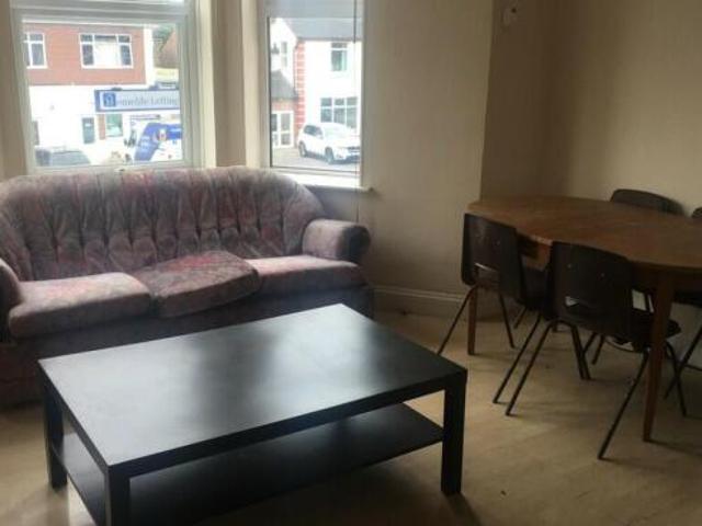 2 bedroom flat for rent in Portswood Road, SO17