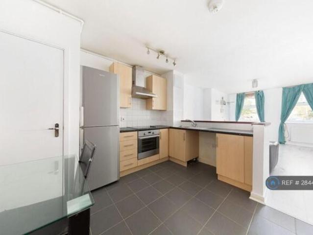 2 bedroom flat for rent in Portree St, London, E14