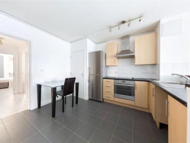 2 bedroom flat for rent in Portree Street, London, E14