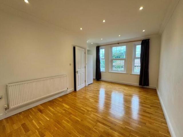 2 bedroom flat for rent in Poulters Lane, Worthing, BN14
