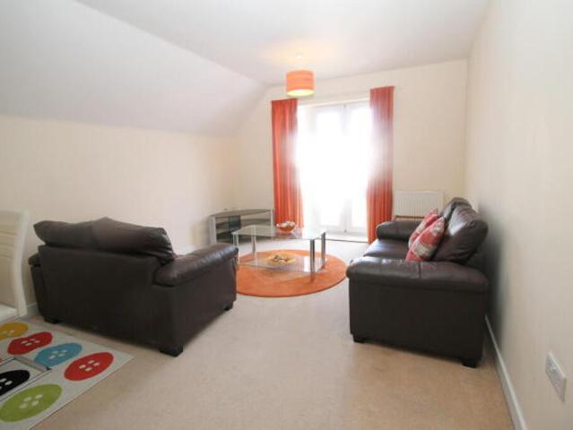 2 bedroom flat for rent in Pound House, St James's Street, PO1