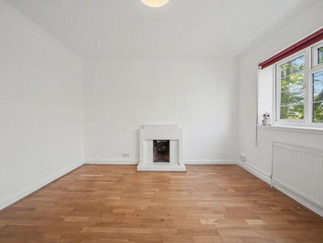 2 bedroom flat for rent in Poynders Court, SW4