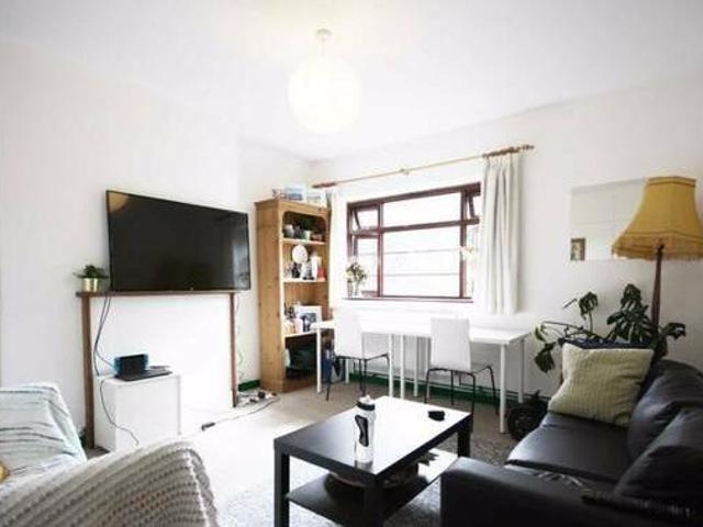 2 bedroom flat for rent in Poynders Gardens Clapham South SW4