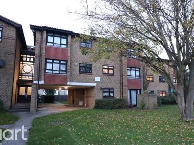 2 bedroom flat for rent in Playford Square Luton LU4