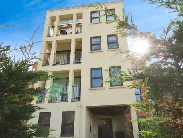 2 bedroom flat for rent in Plaistow Lane Bromley BR1